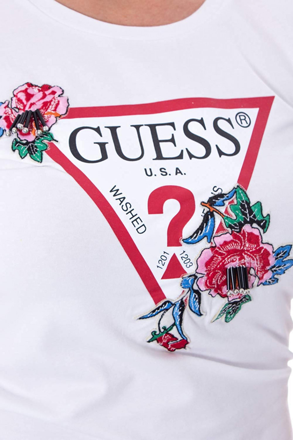GUESS dámské bílé tričko s trojúhelníkem a květinky | sixty.cz