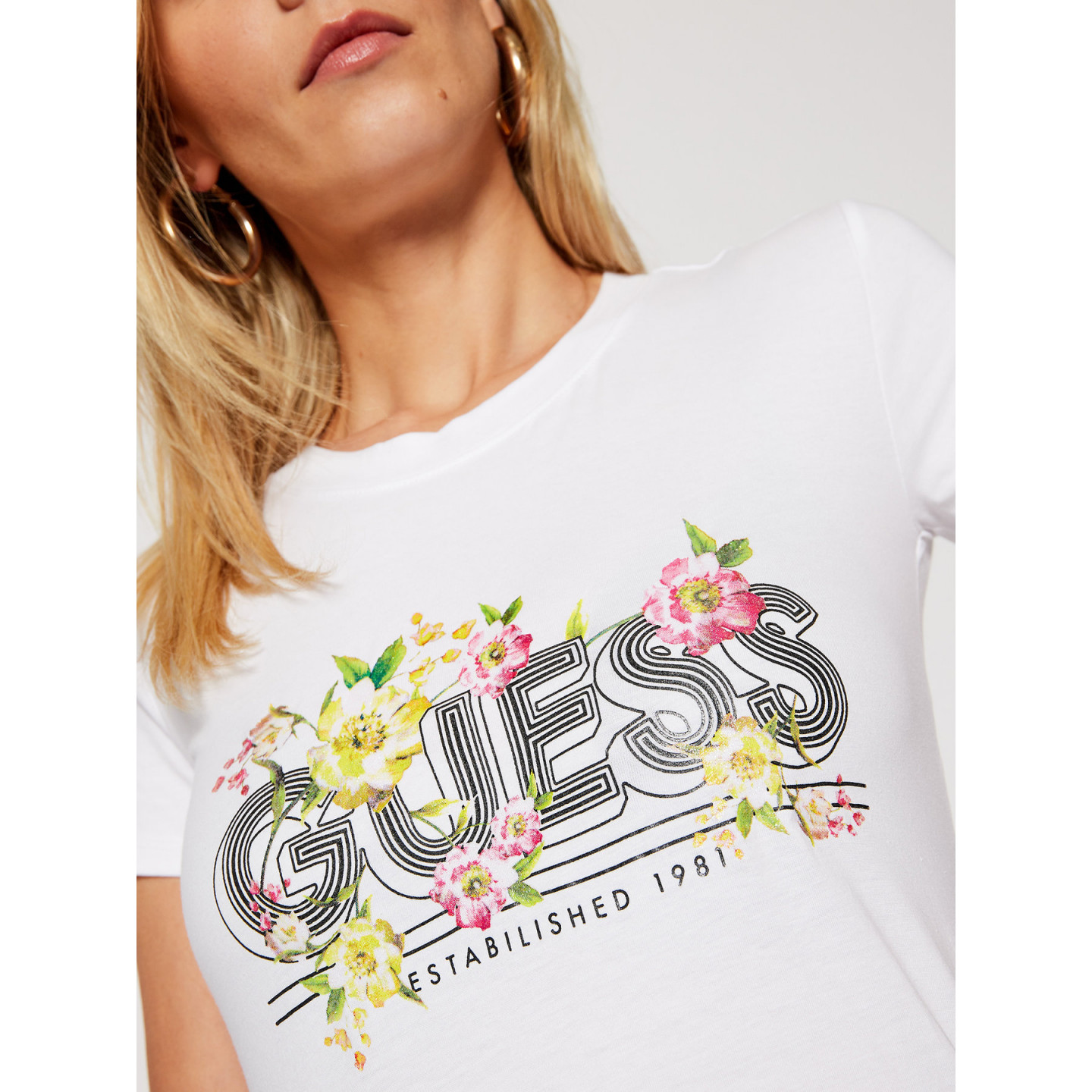 GUESS dámské bílé tričko SS CN JANEL TEE | sixty.cz